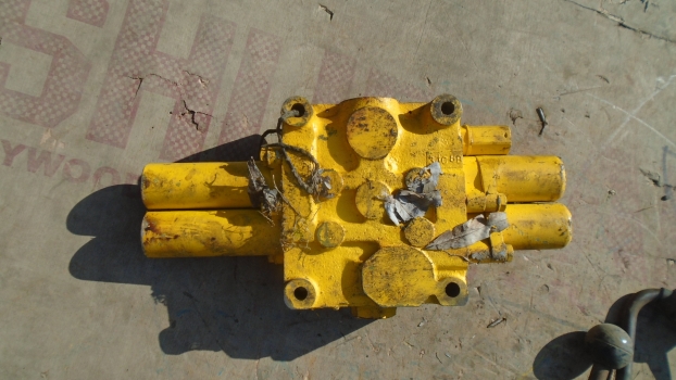 Tractor Implement Hydraulic Lever Pack Twin Levers Yellow | Tractor ...