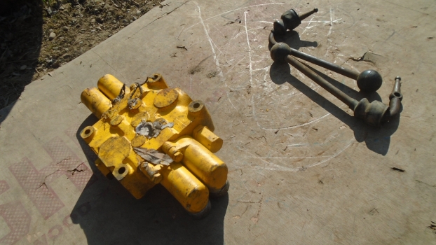 Tractor Implement Hydraulic Lever Pack Twin Levers Yellow | Tractor ...